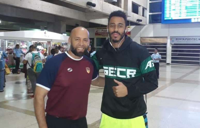 DWIGHT LEWIS ARRIBÓ ESTE SÁBADO A TIERRAS CRIOLLAS – CANCHA LATINA