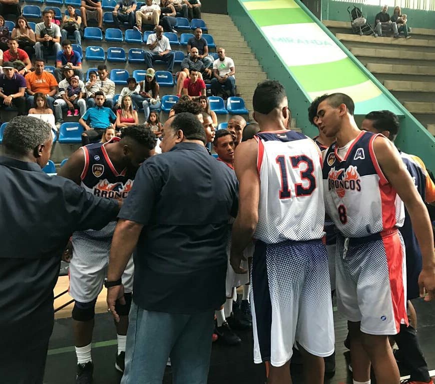 LA PALA DE TULIO COBOS APLANÓ A CANGREJEROS Y METIÓ A BRONCOS EN LA ...
